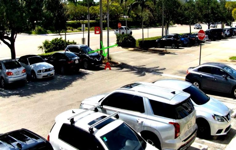 4K Auto-Tracking PTZ Camera w/ Human Detection AI Software